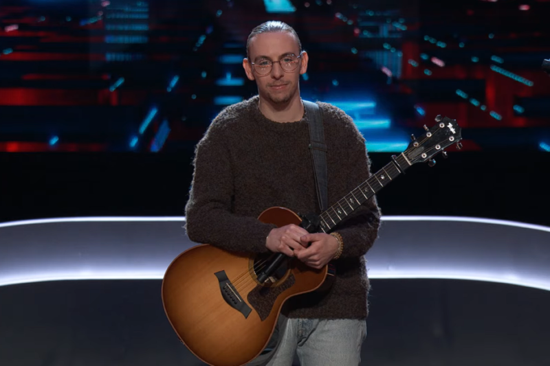 Thomas Rhett and Teddy Swims Perform Medley At CMA Awards - Music Alley
